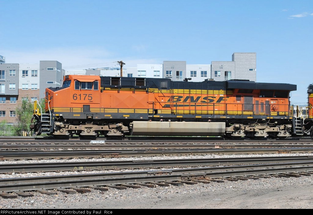 BNSF 6175